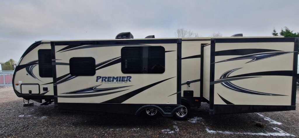 2016 KEYSTONE Bullet Premier 31BHPR - American Caravans